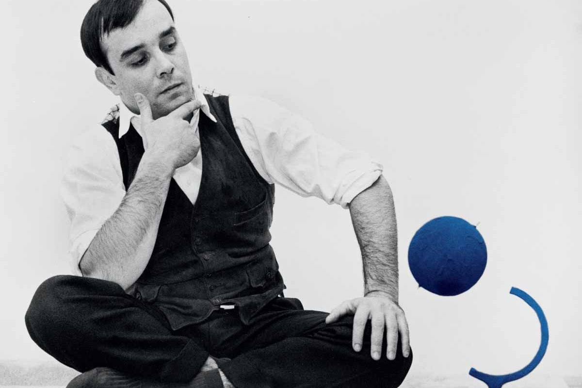 Yves Klein, el artista azul que quiso levitar - Artelista Magazine
